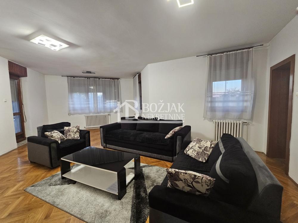 Trosoban komforan stan, centar ID#2747
145.000 €