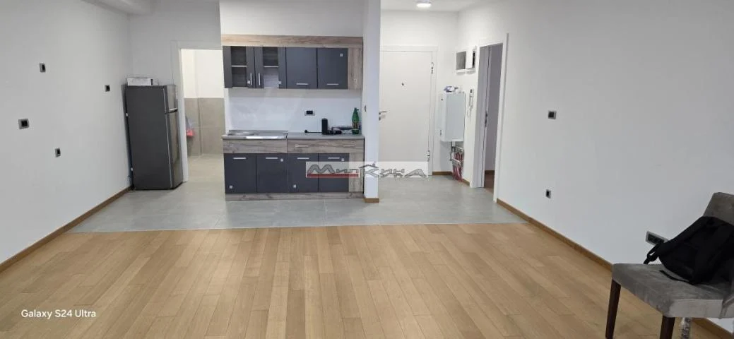 Uknjižen 3.5 stan