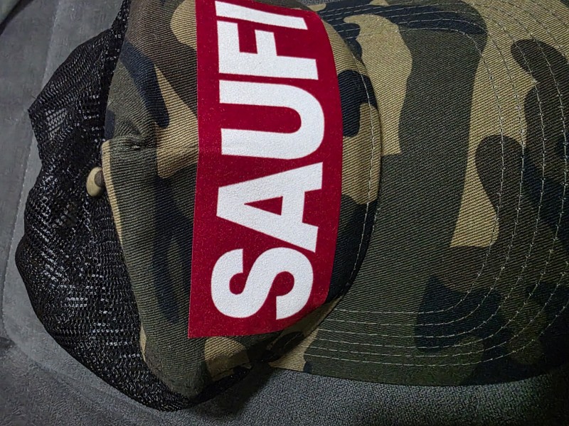 BEECHFIELD Camo Trucker Kačket"SAUFI"(Supreme Parodija)