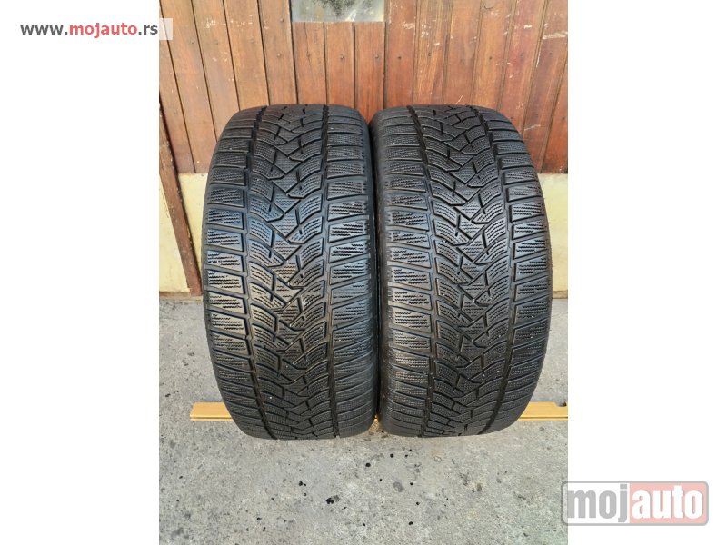 3719. Gume DUNLOP 18-ice, ZIMSKE 235/45, Šara 6,2 mm, DOT 3321
