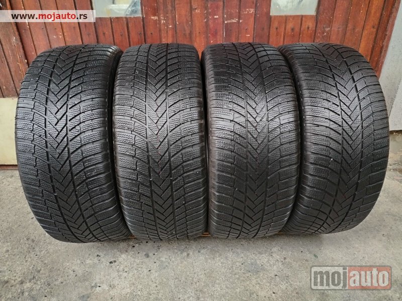 3704. Gume BRIDGESTONE 19-ice, ZIMSKE 255/50, Šara 6,0 mm, DOT 3423
