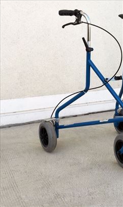 Invacare hodalica/rolator na 3 točka