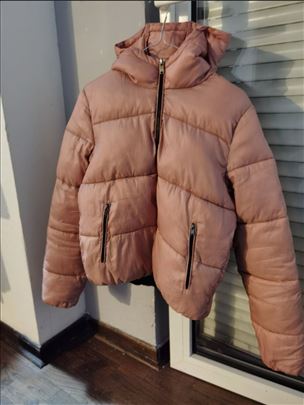 Bershka jakna m veličina