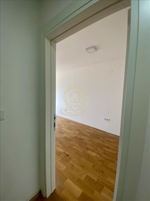 Moderan trosoban stan od 76m² sa podnim grejanjem