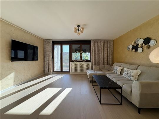 Trosoban stan, 66 m², 5/6 sprat, Novi Sad