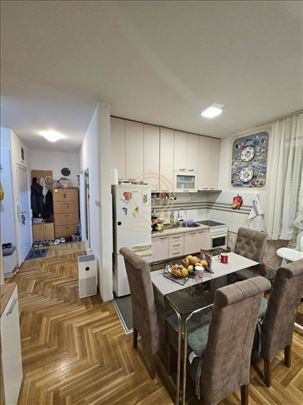 Prodaje se dvoiposoban stan, 49m2, Telep, dvorište