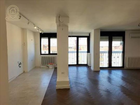 Prodaje se četvorosoban penthouse stan - Liman 4 1