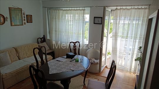Centar, 2.0 50m2, terasa, lift 2/4, podno EG, uknj