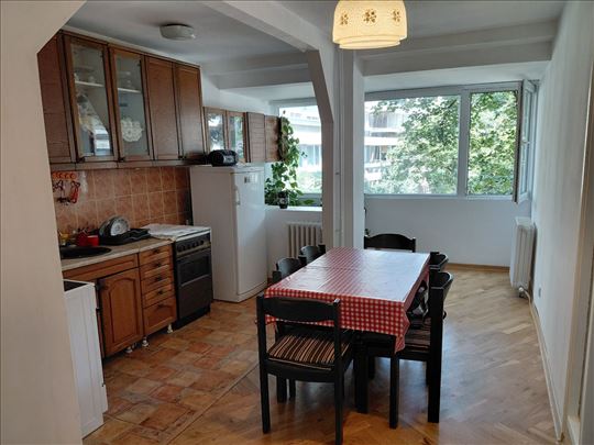 Renoviran dvosoban stan, Zemun, 54m2