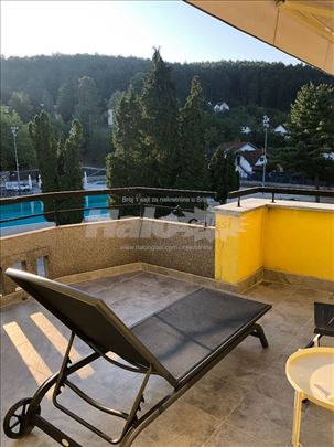 Stan deljiv na 2 apartmana, Snežnik, bazen