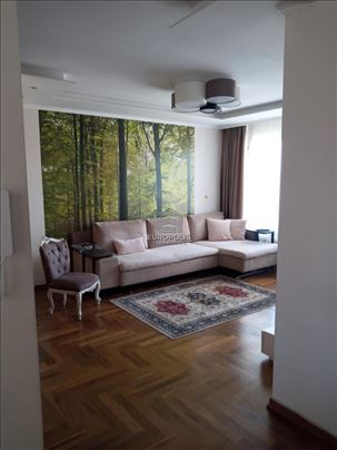 Osvetljen dvostrano orijentisan stan od 92 m² ID#9