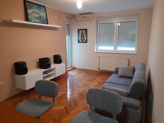Jednoiposoban stan na Grbavici