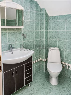 Porodična kuća u blizini OŠ Čegar, 160m2