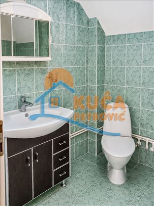 Porodična kuća u blizini OŠ Čegar, 160m2
