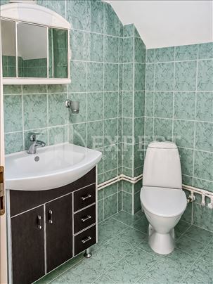 Porodična kuća u blizini OŠ Čegar, 160m2