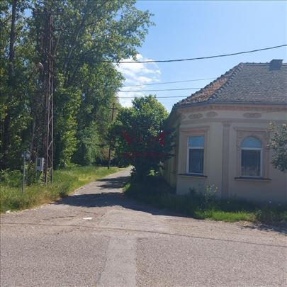 Srbobran, odlična salonska kuća pored kanala