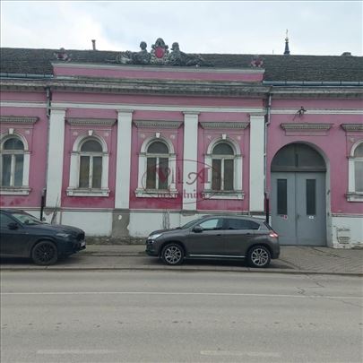 Srbobran, Salonska kuća u centru Srbobrana