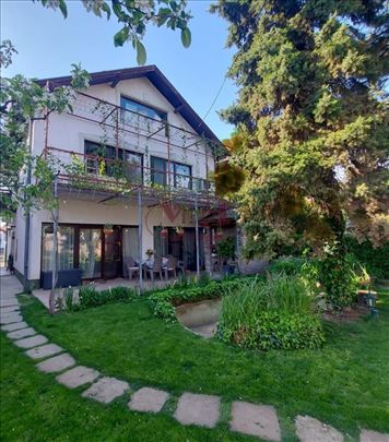 Novi Sad, Veternik, Lepo uređena kuća - vila na od