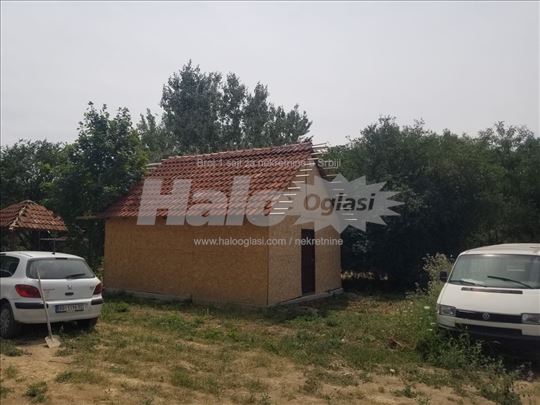 Vikendica na obali Dunava - Ada Huja