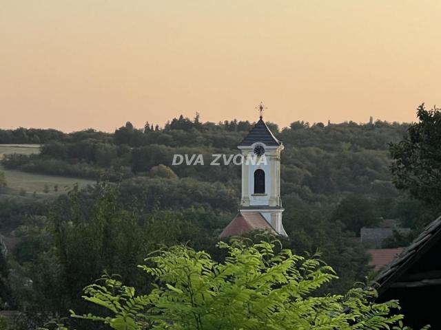 Čortanovci-Imanje iz 1879. godine – bazen, apartman, vinski podrum od 250.000 litara i 24 ara placa