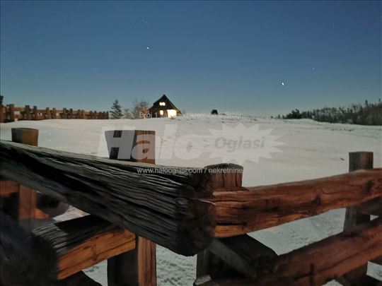 113 ar GRAÐEVINSKOG zemljišta sa vikendicom