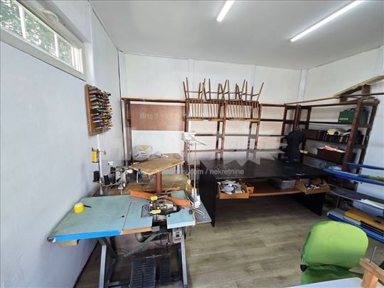 Krojački salon sa mašinama