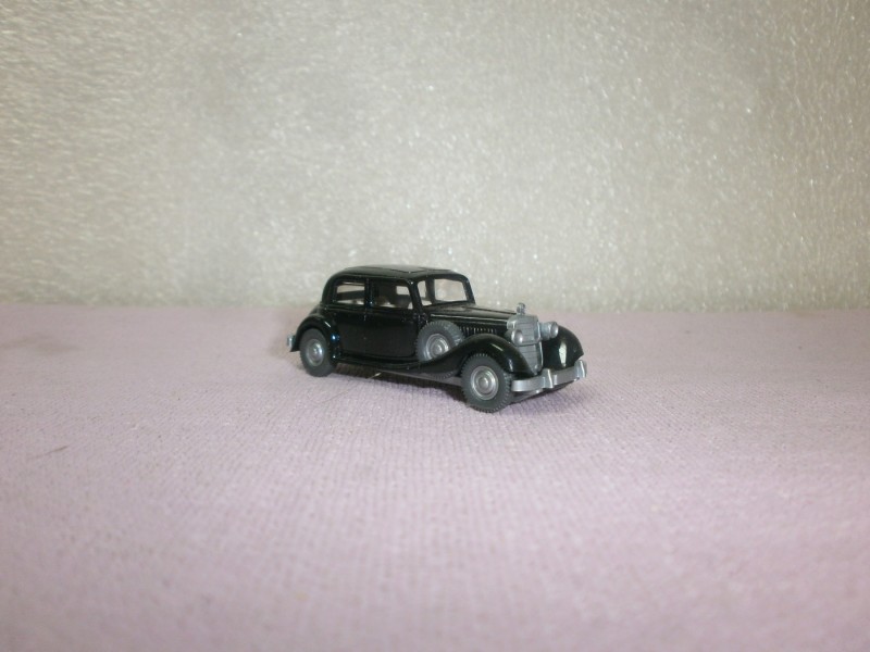 Wiking -Mercedes 260D -old timer auto 1:87 (F-45)