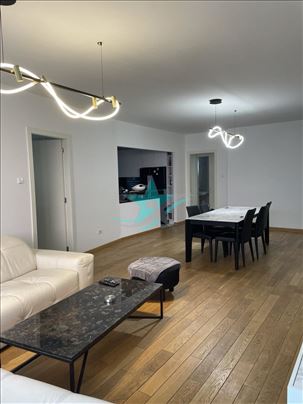 Prodaja lux 4,0 sa garažnim mestom u Žičkoj ID#12