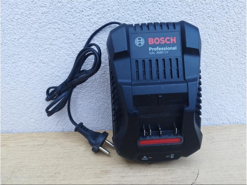 Bosch punjac za aku baterije 8AH