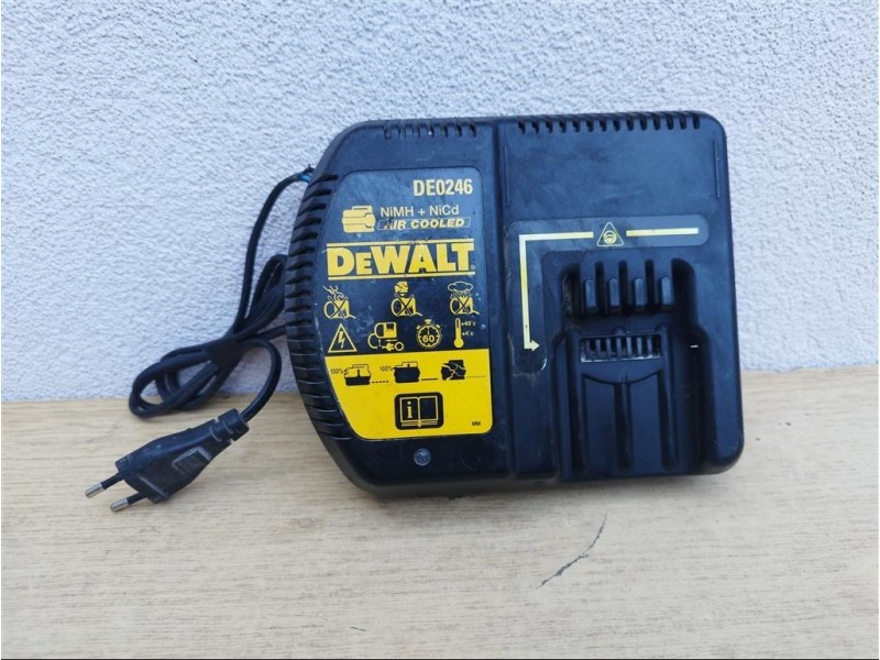 DeWalt punjac za aku baterije 24V