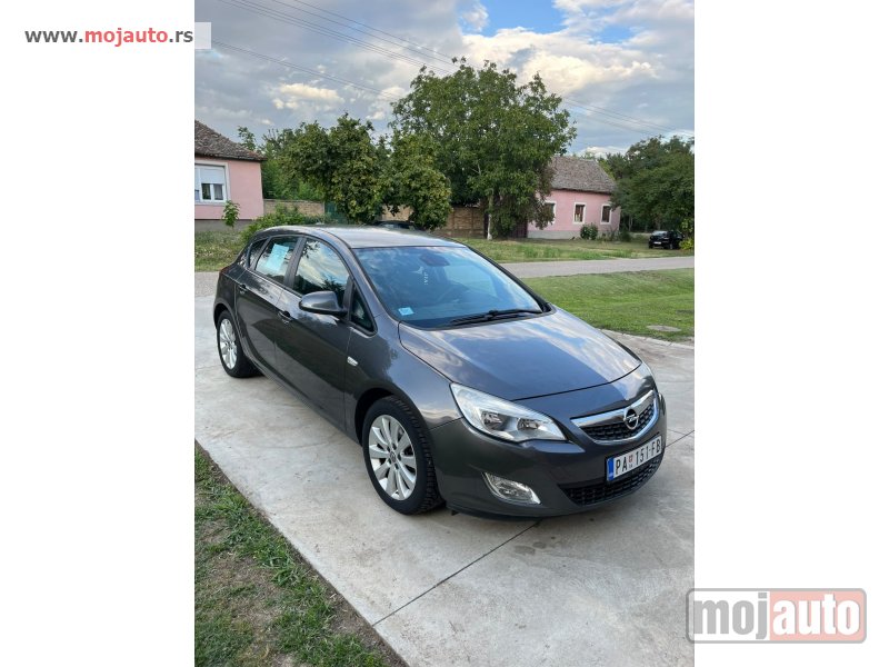 Opel Astra J