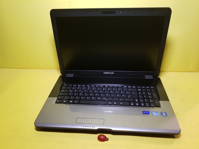 MEDION AKOYA 17.3 INČA i3 700GB WIN10 DOLBY EXTRA