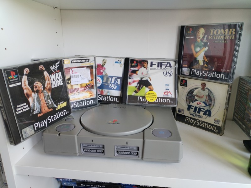 PS1 Konzola sa 6 orginal igrica