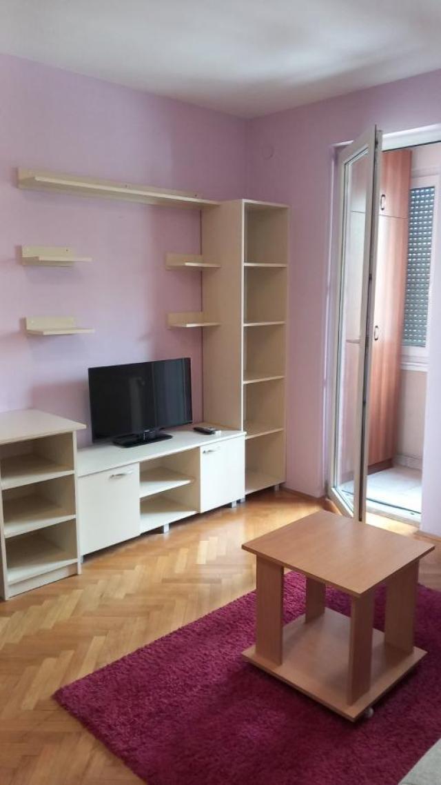Garsonjera 26 m², Bulevar Oslobođenja, Novi Sad, 2. sprat