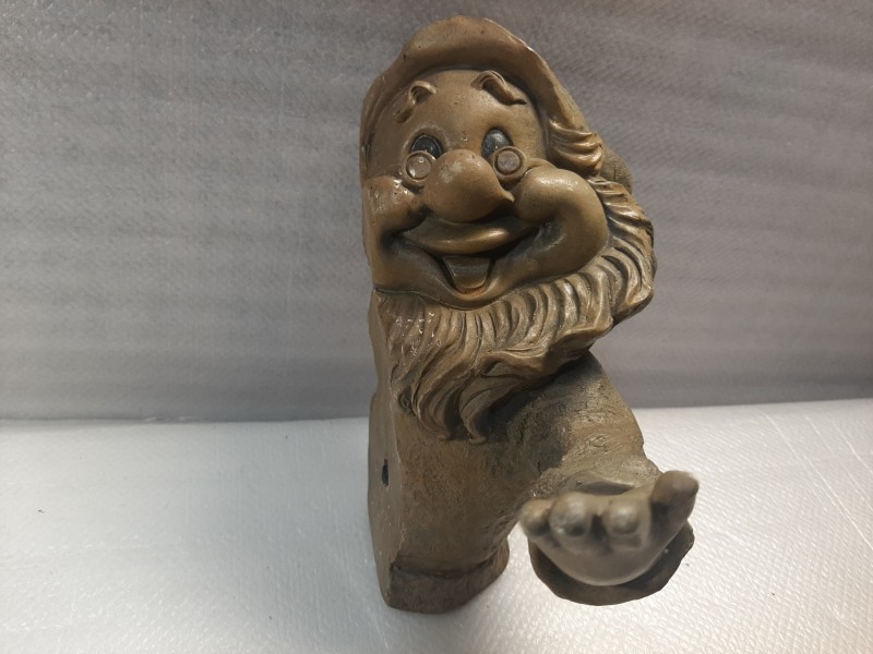 BAŠTENSKI PATULJAK UČA ZA DRVO DISNEY TREE PEEKER 22CM
