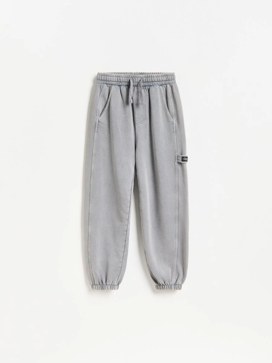 Baggy jogger pantalone sa ispranim efektom