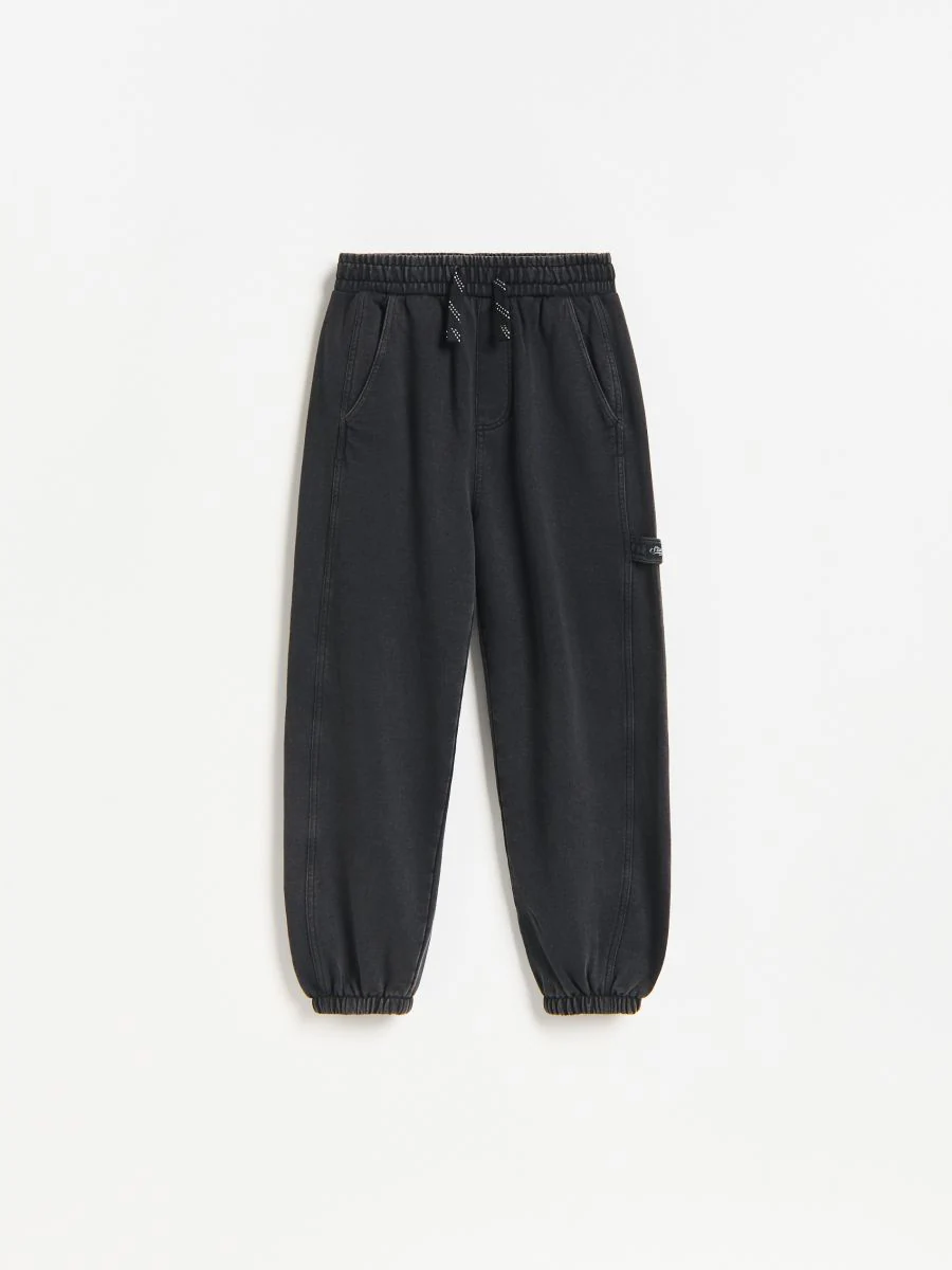Baggy jogger pantalone sa ispranim efektom