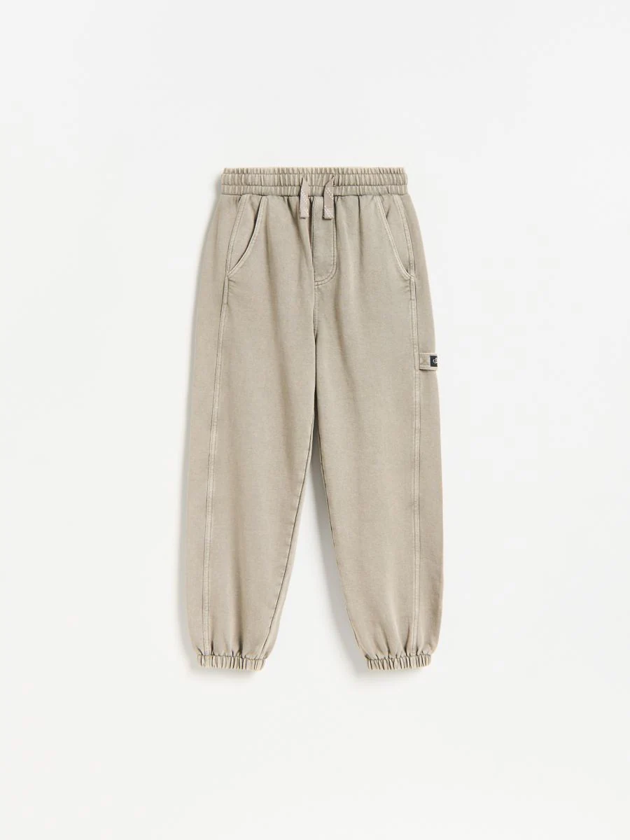 Baggy jogger pantalone sa ispranim efektom