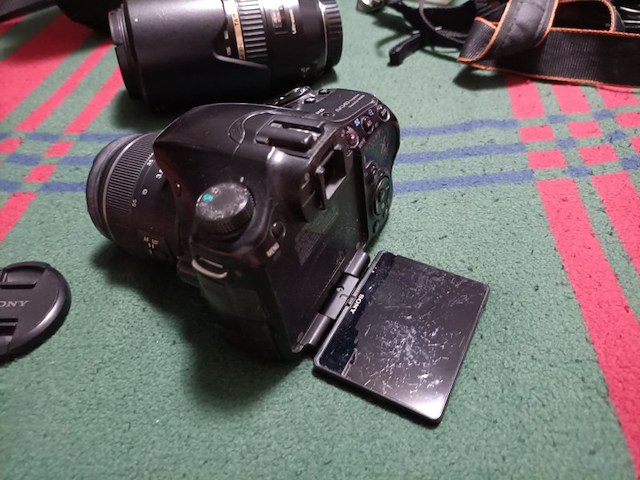 Sony A57 + opciono objektivi