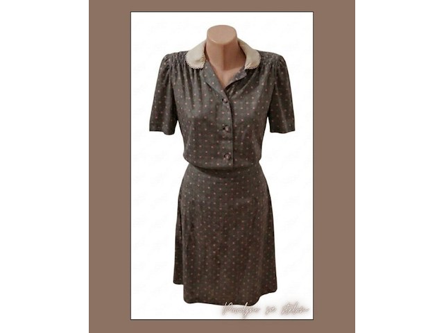 6.6.1. Sivi komplet bluza i suknja S retro