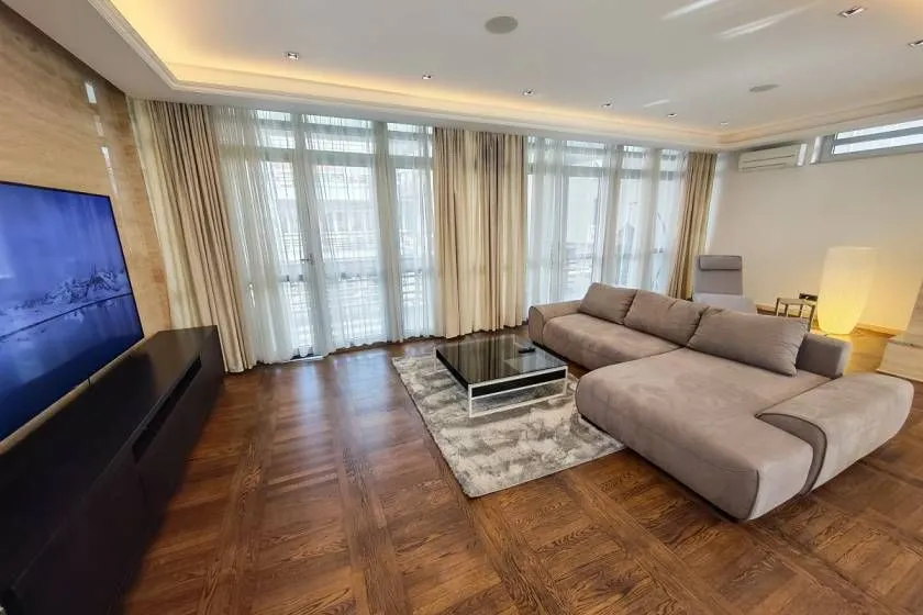 Izdavanje, trosoban stan, 148m², Dedinje Sve Podlokacije, Beograd