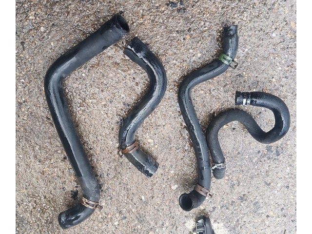 RAZNA CREVA VODE OKO MOTORA GOLF 3 DIZEL 1,9