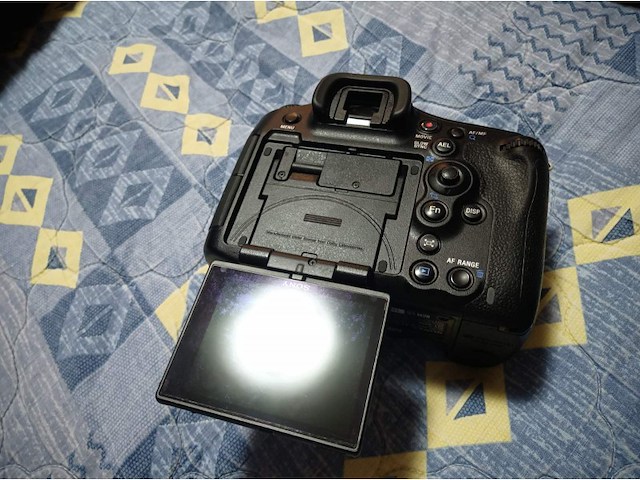Sony A99 i opciono objektivi