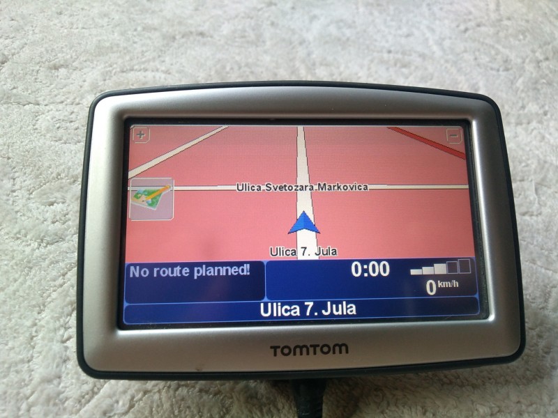 tom tom siva sa nosačem i novijim mapama