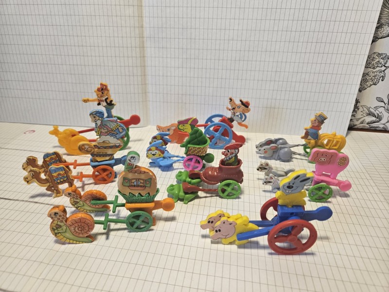 Trka kinder figurice