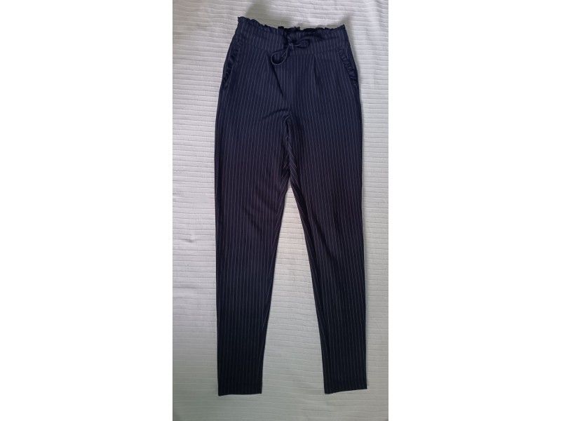 NOVE ONLY pantalone bez etikete