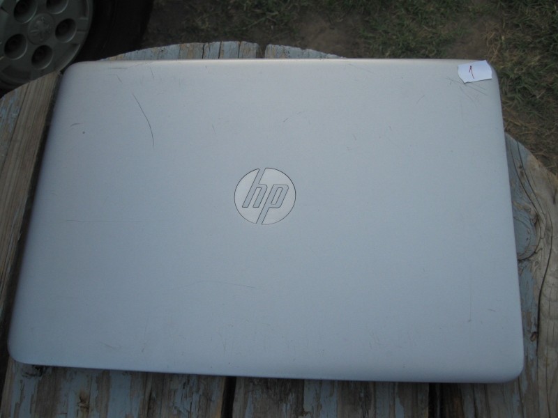 1.HP EliteBok 840G3 laptop za delove