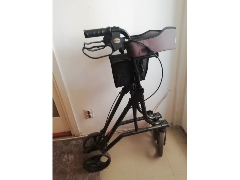 Rolator Hodalica na cetri tocka i sedistem
