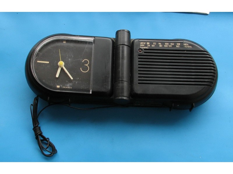 = Radio uređaj sa satom 20 x 7cm