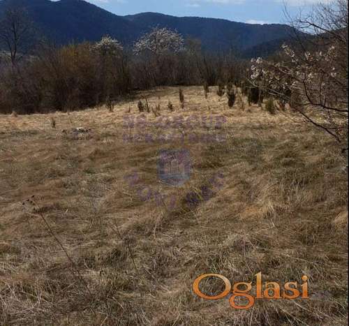 Prostran plac u blizini puta Uzice - Zlatibor!